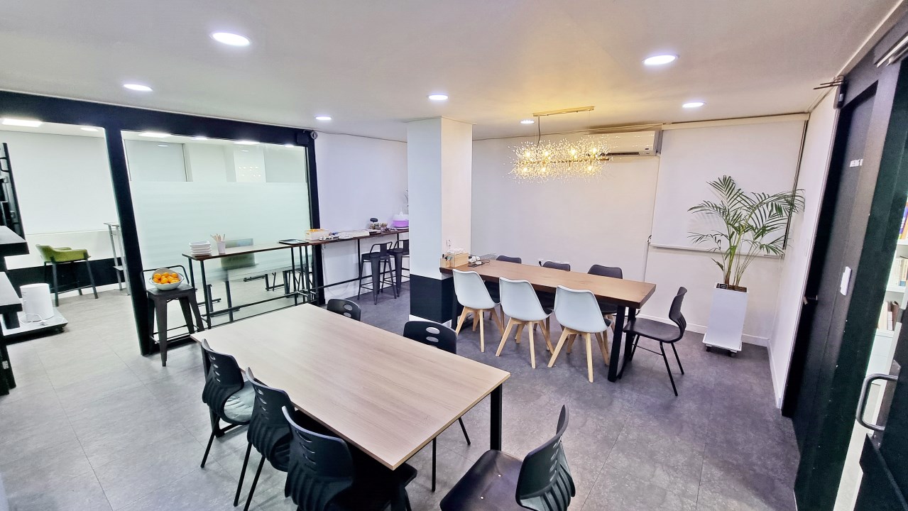 양재역 인근, 세련된 디자인의 서초동 소형 사무실 임대 정보