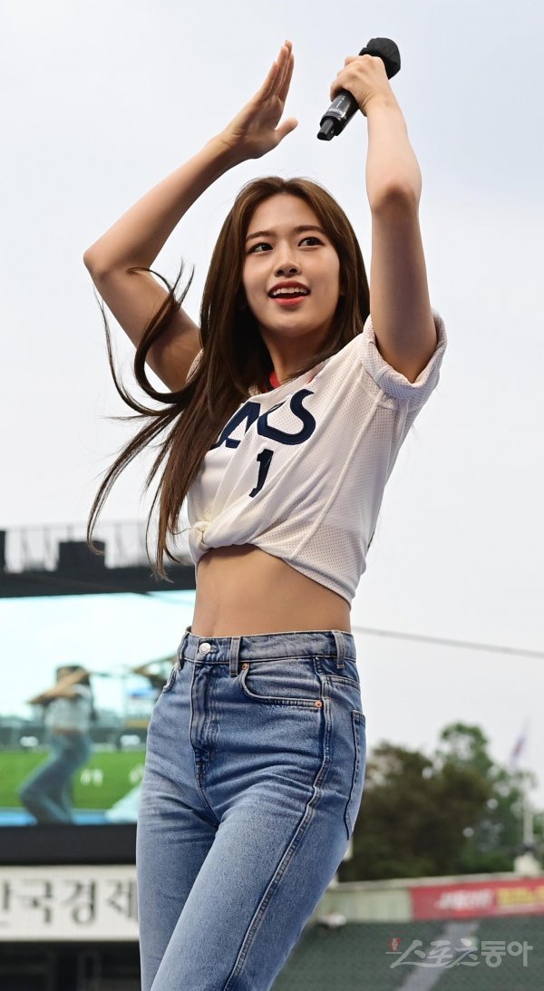 안유진 키 프로필 데뷔전 과거사진 몸매 가족 아빠 작품활동 직캠