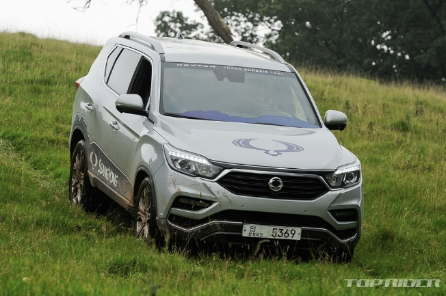 사륜구동 4WD와 AWD 차이점