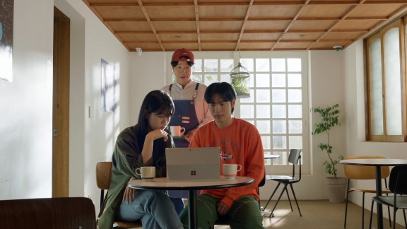 기억의 조각(Pieces of Memories, 2024) [그 모든 색과 그 모든 조각이 당신이다][2025-05-29 개봉]