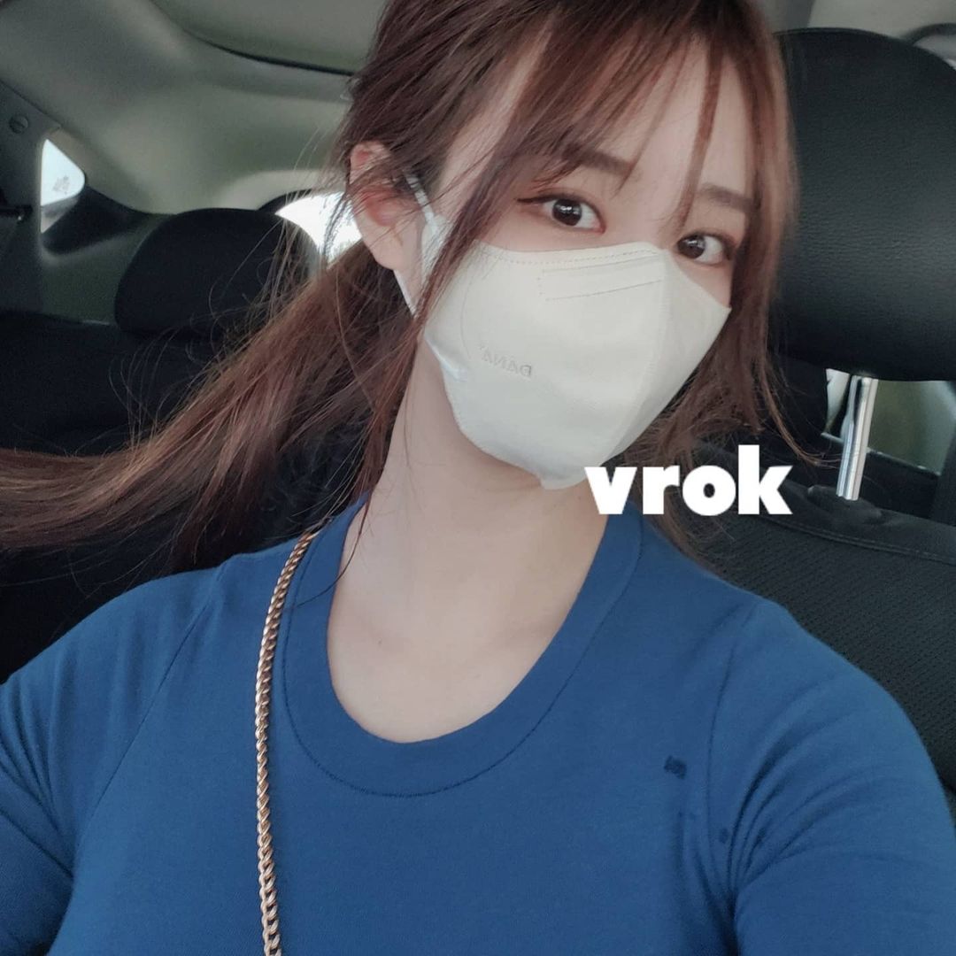 허영지 닮은듯한 VR 유투버 vrok 브이록 — 스타들의★ 근황을 모아서