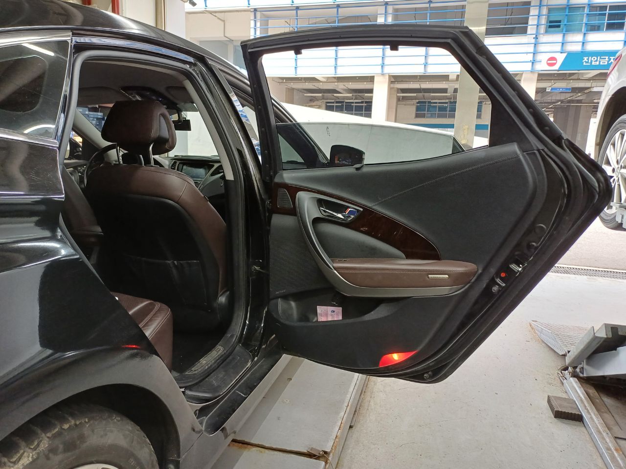 그랜저hg 자동차 문 잠금장치 작동 안됨 그랜저 차 문이 잠기지 않거나 열리지 않는 고장 수리자동차 문 잠금장치 도어액츄에이터 고장 수리차 문이 잠겨서 안 열리는 고장