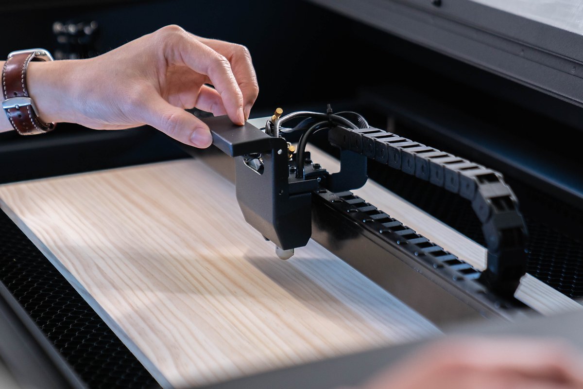 핸드메이드 작품에 경쟁력을 높이는 프로페셔널 레이저커터 '헥사(HEXA)'