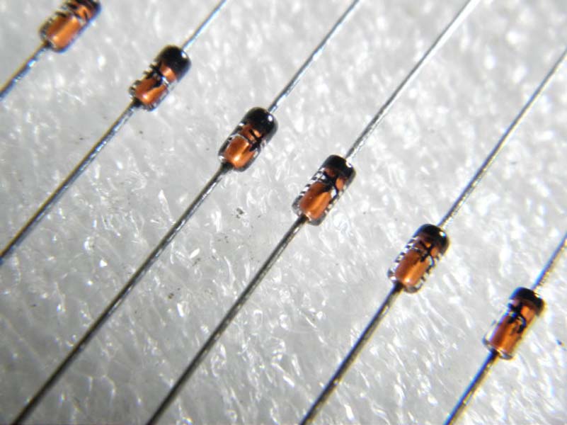 다이오드 100V 200mA DIODE small Signal Diode Diodes Rectifiers (1N4148TA) 판매합니다.