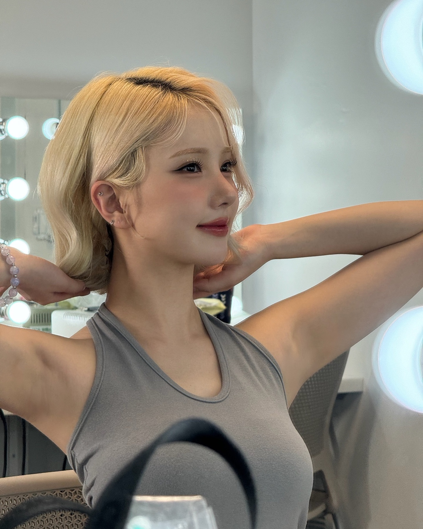 회색 민소매 입고 겨드랑이 오픈하는 비비지 금단발 은하 걸그룹 후방주의 후방사진 은꼴 야짤 움짤 Bj 걸그룹 후방게시판 커뮤니티 입니다