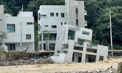 풀빌라가 기우뚱 내려 앉았다… ‘힌남노 직격탄 맞은 포항 세상이 아프면 나도 아프다