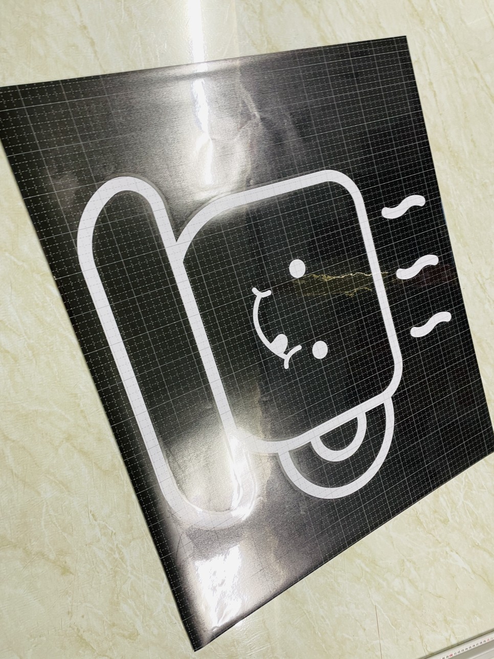 커피숍 스티커 인테리어 시트지 캐릭터 시트컷팅 디자인 제작 커스텀 로고 마크 글자 영문 레터링 포인트 엣지 감성 오픈클로즈 영업시간 가게 입구 간판 유리 창 문 커피 집 샵