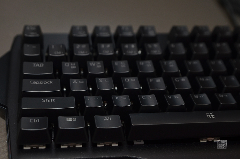 마이크로닉스 메카 ZK1 마닉축 게이밍 키보드 후기