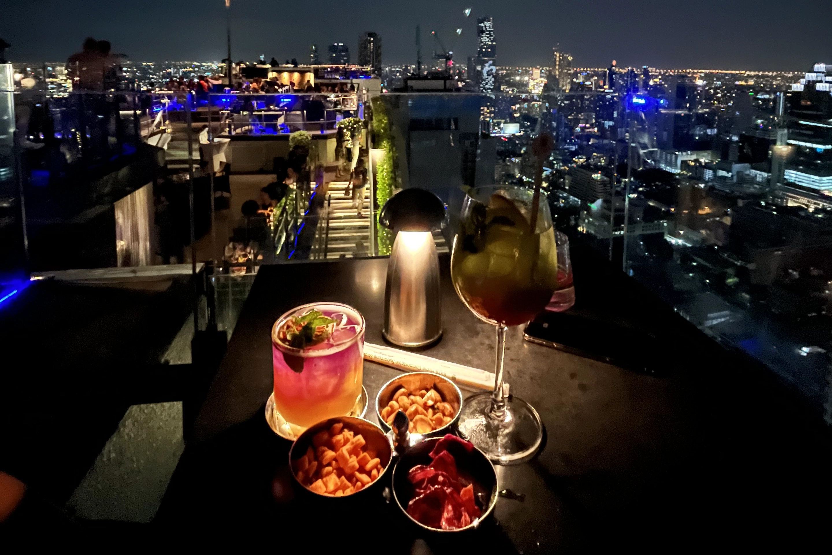 [여행자의 한 끼 - 31] 방콕 루프탑 바 추천 문 바 (Vertigo & Moon Bar Rooftop) — 휘: 끝나지 ...