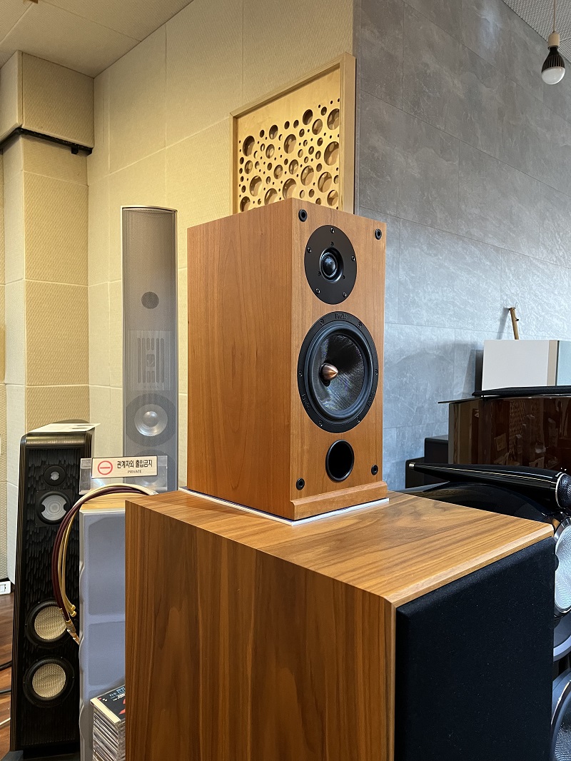 프로악(PROAC) Response D2 스피커-------------------------판매되었습니다.