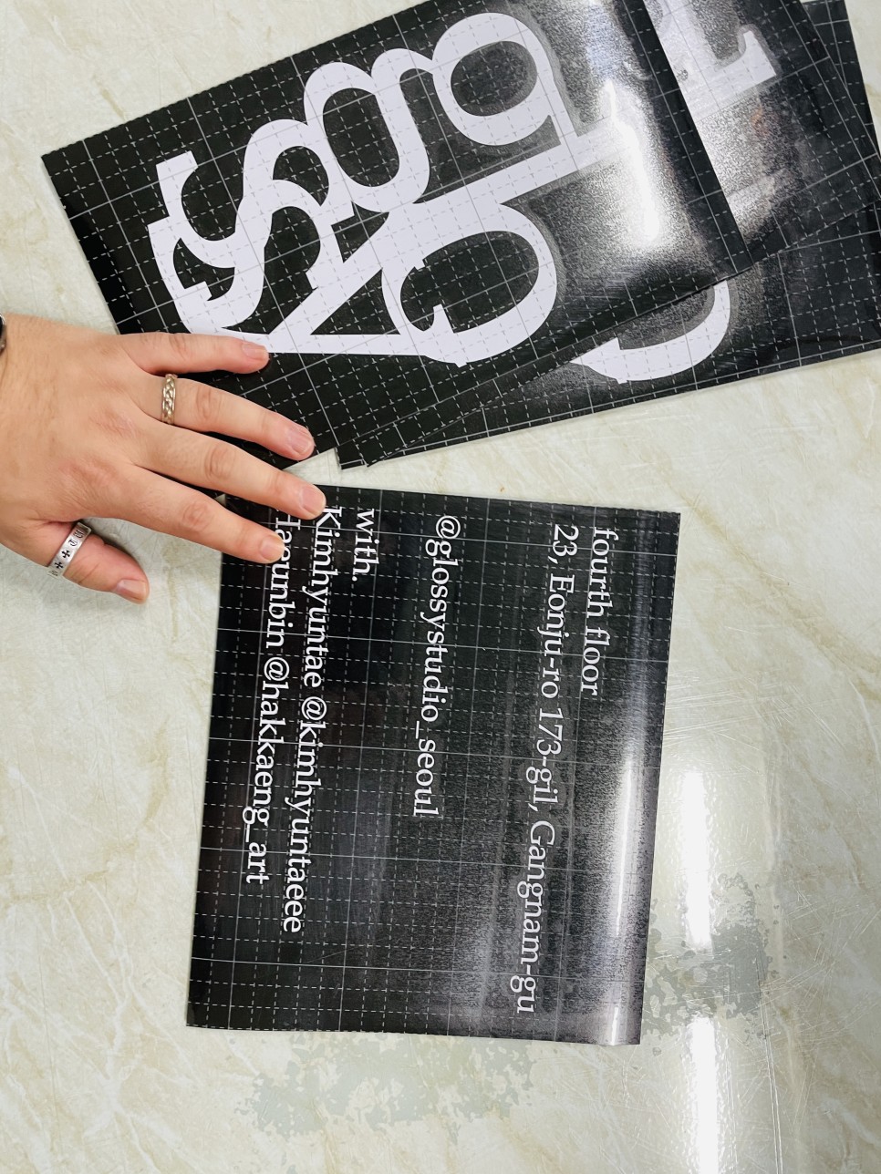 거울 가게 로고 포인트 엣지 시트지 시트컷팅 스티커 인스타그램 알림 창 문 유리 커팅 레터링 인스타그램 주소