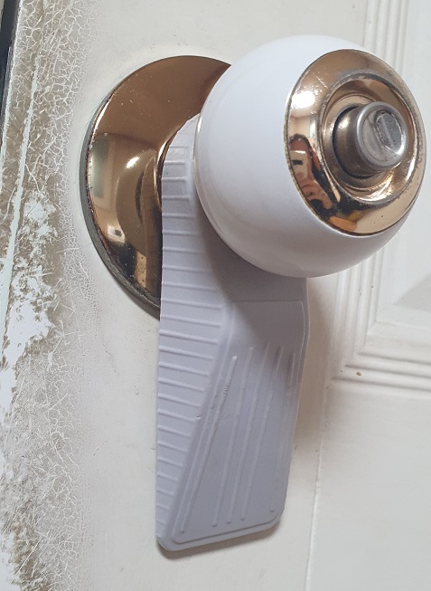 다이소 추천 아이템 : 방문 닫힘 고정 지지대 받침대