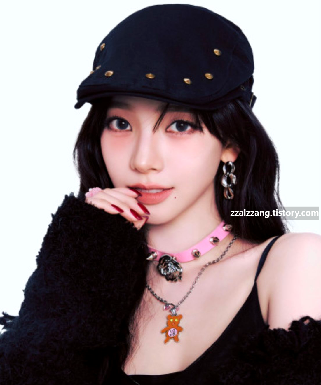 파격적인 에스파 카리나 찢어진 검스 워킹 비주얼 [짤짱]