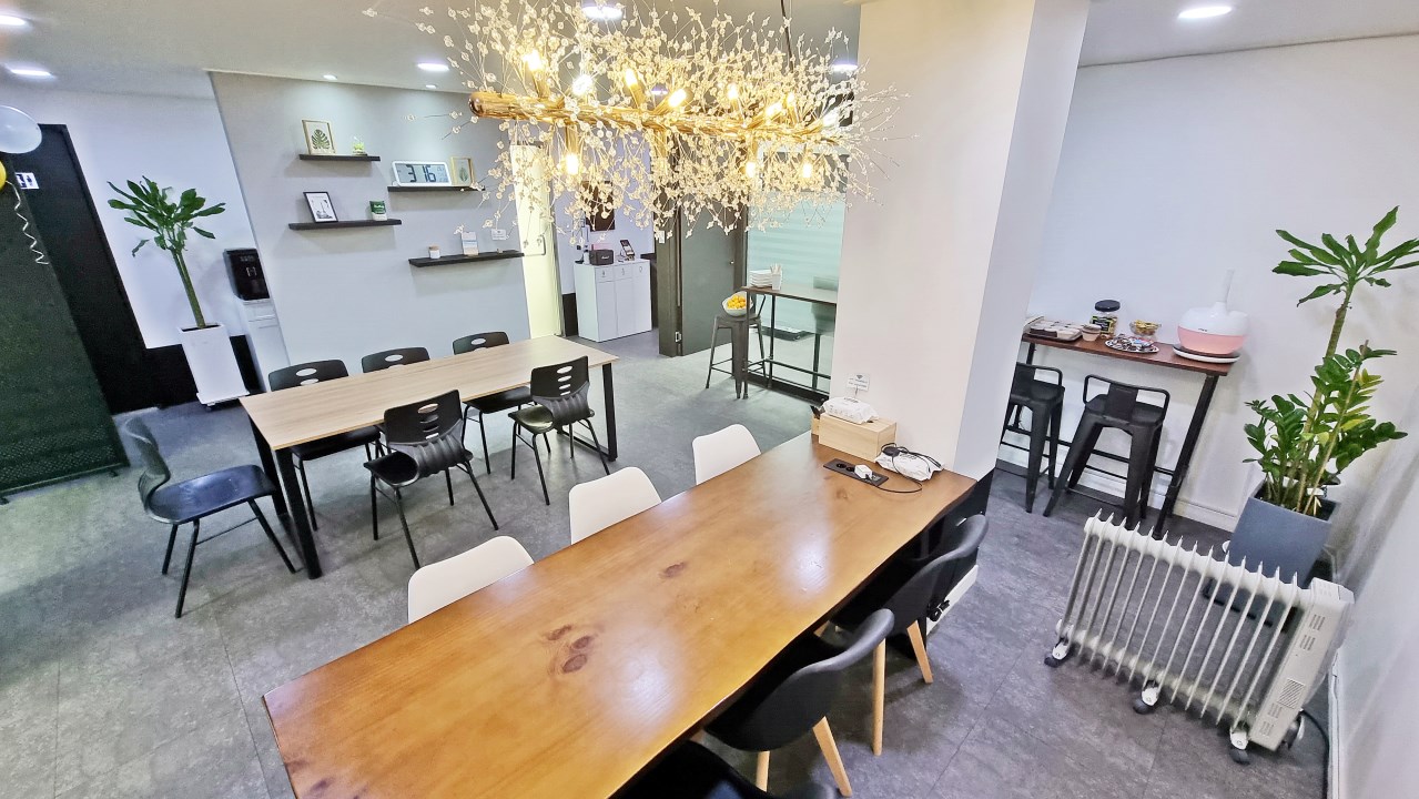 양재역 인근, 세련된 디자인의 서초동 소형 사무실 임대 정보