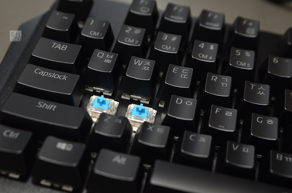 마이크로닉스 메카 ZK1 마닉축 게이밍 키보드 후기