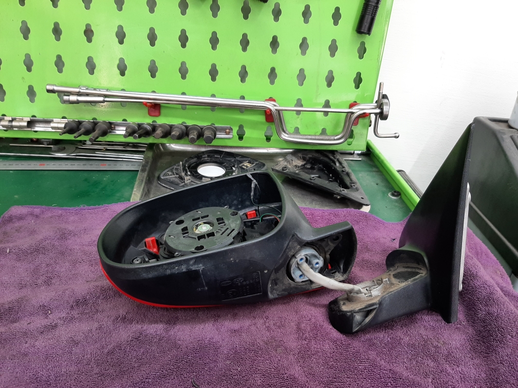 포르테 자동차 사이드미러가 접히지 않고 모터 돌아가는 소리만 들림자동차 백미러 폴딩 모터 기어 고장 수리백밀러 고장 수리빽밀러빽미러 블루텍 자동차정비