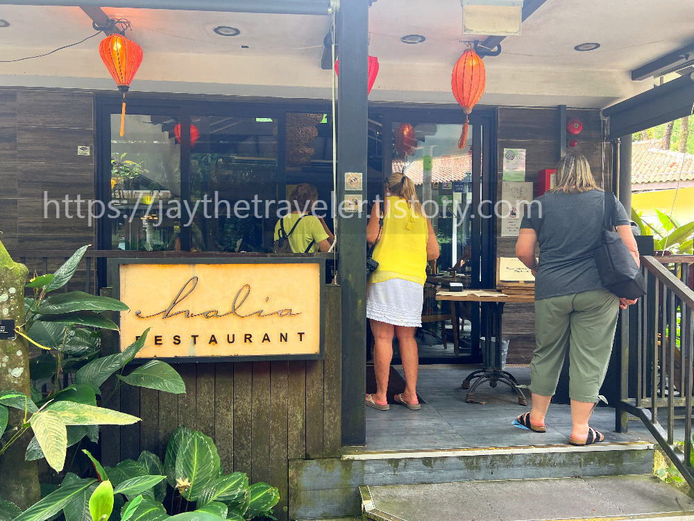 정면으로 가니, 여행책에서 보타닉 가든 내 식당으로 소개하고 있던 그 할리아(Halia Restaurant)가 맞았다. 구글 ...