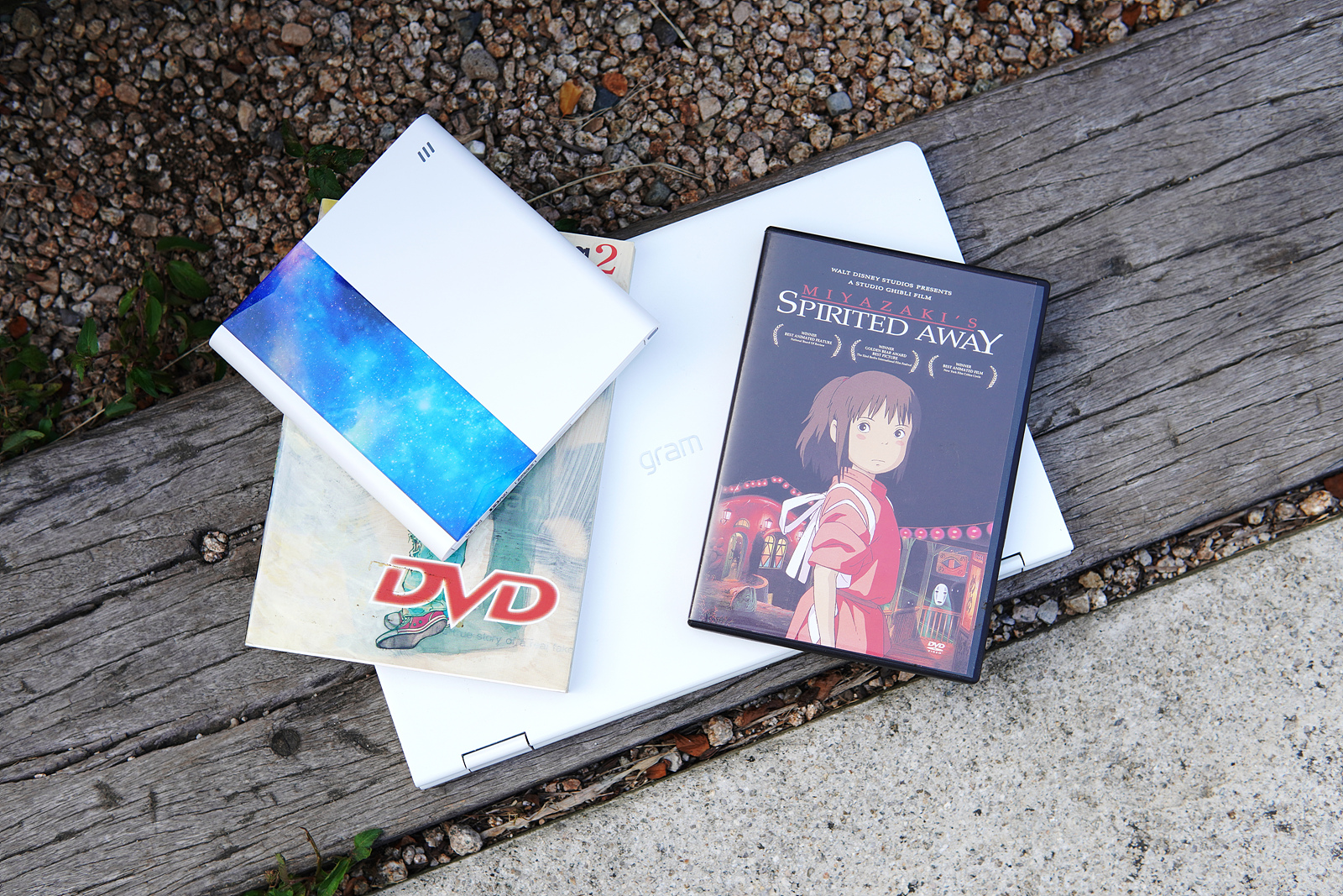 다용도로 사용할 수 있는 랜스타 외장 ODD & DVD플레이어