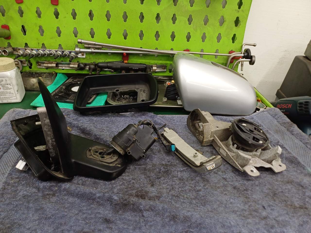 모하비 자동차 백밀러가 접히지 않는 고장 수리 모하비 사이드미러 모터 기어 고장 수리자동차 백밀러가 접히지 않고 드르륵 윙윙 모터 돌아가는 소리만 들림 자동차 백미러