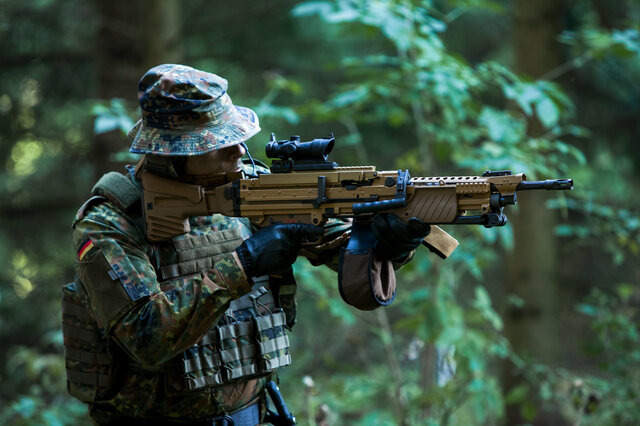 세계 최강 기관총 TOP 5: 현대 전장의 강력한 무기들