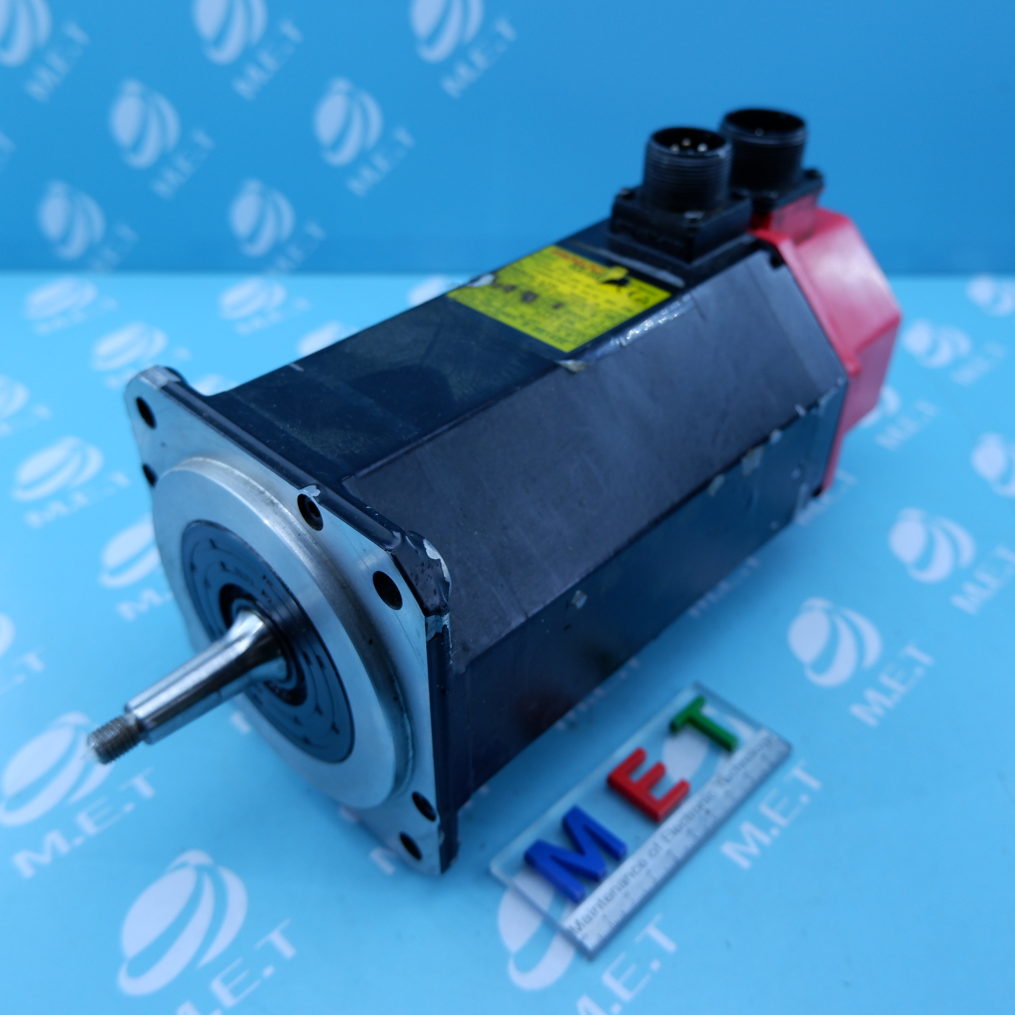 AC6/2000 A06B-0126-B077 [MOTOR] FANUC AC SERVO MOTOR AC6 2000 A06B 0126 ...