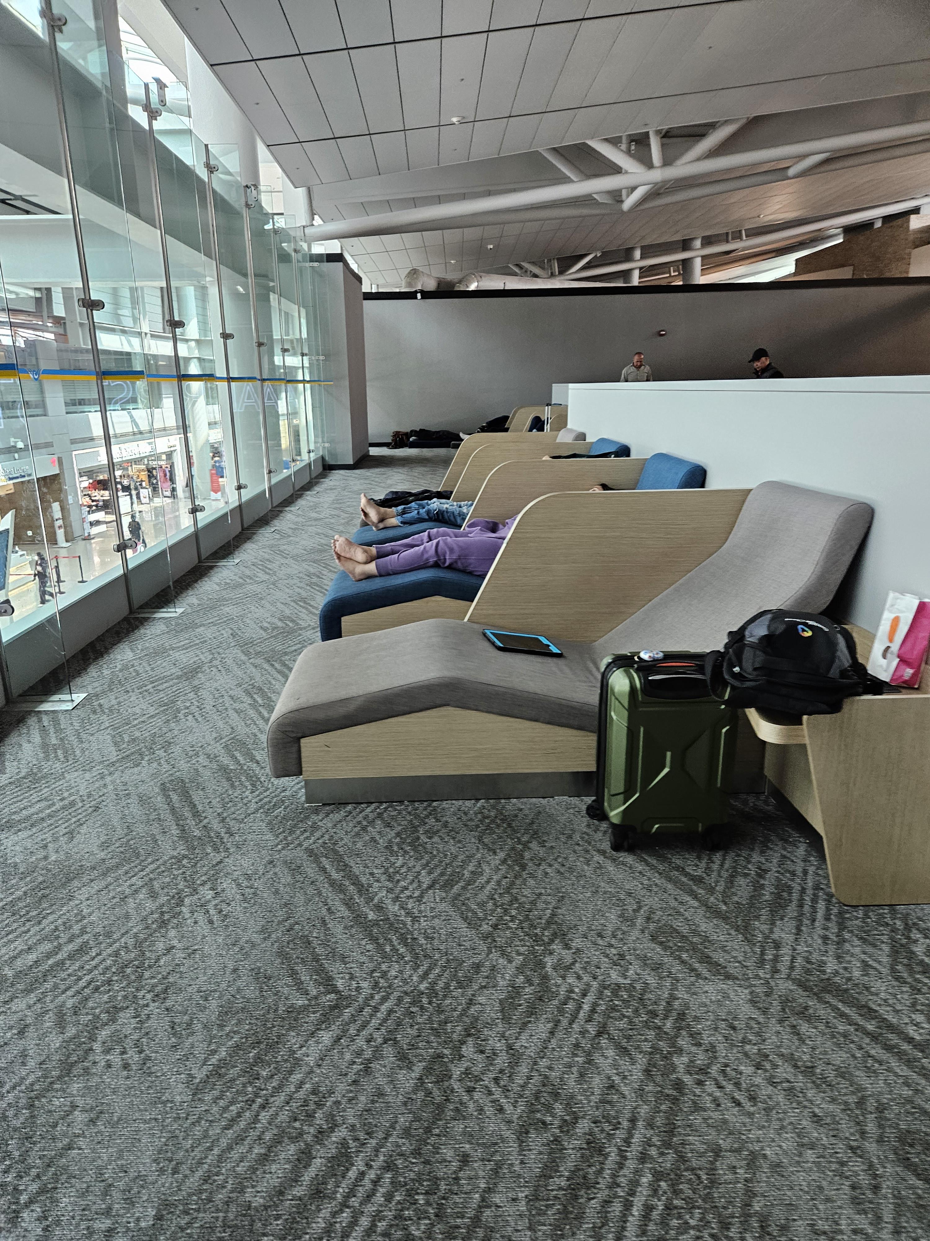인천국제공항의 숨겨진 공간 - 냅 존 (Nap Zone)에서 노숙을?